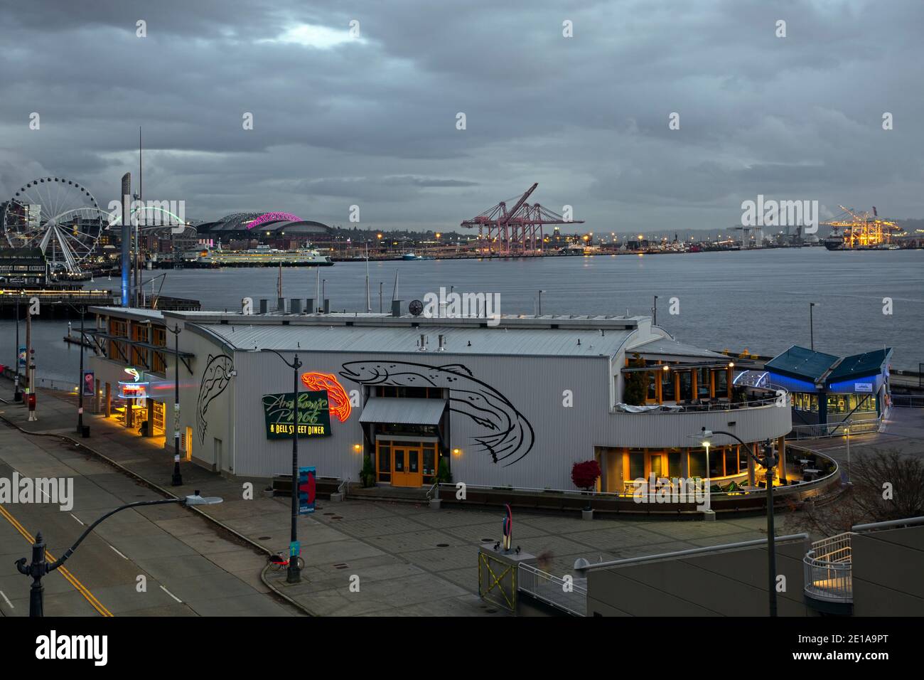 WA19001-00...WASHINGTON - View of the Seattle waterfront and the Port ...