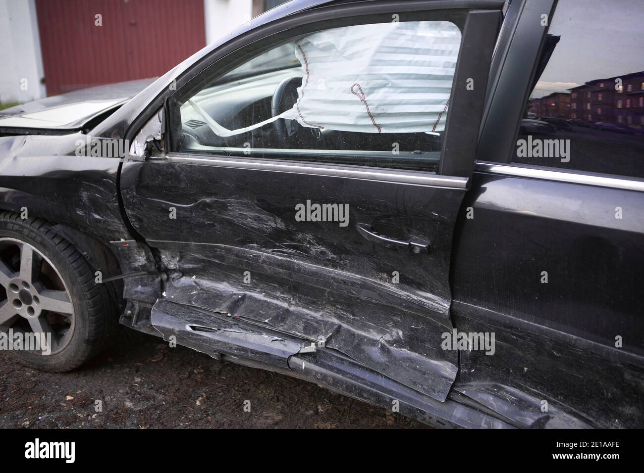 Collision crashed hi-res stock photography and images - Alamy