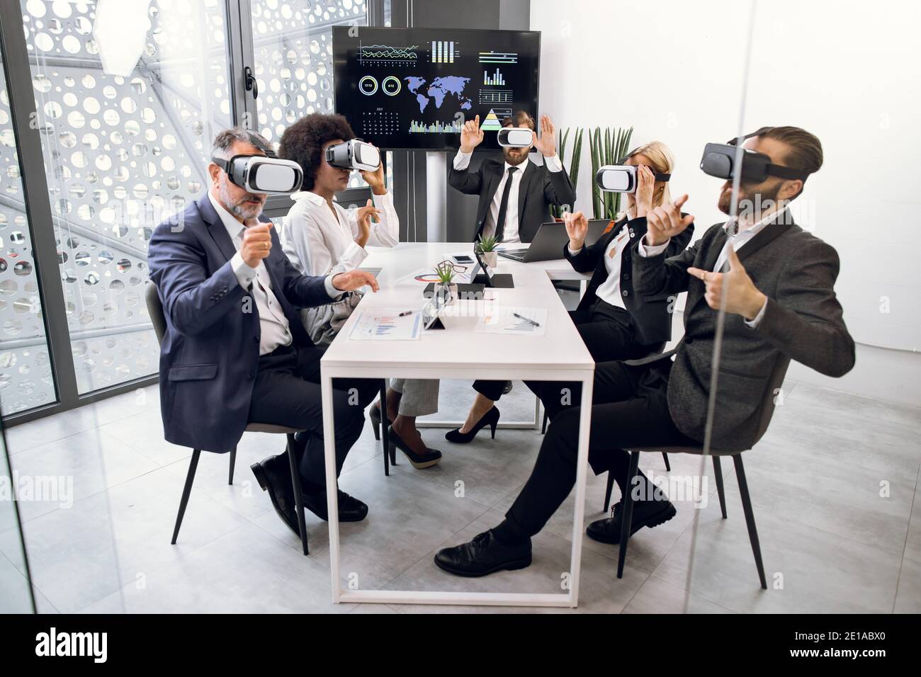 Team building seminar hi-res stock photography and images - Alamy