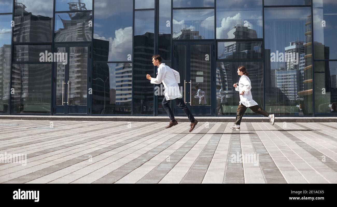 Rushing to help hi-res stock photography and images - Alamy