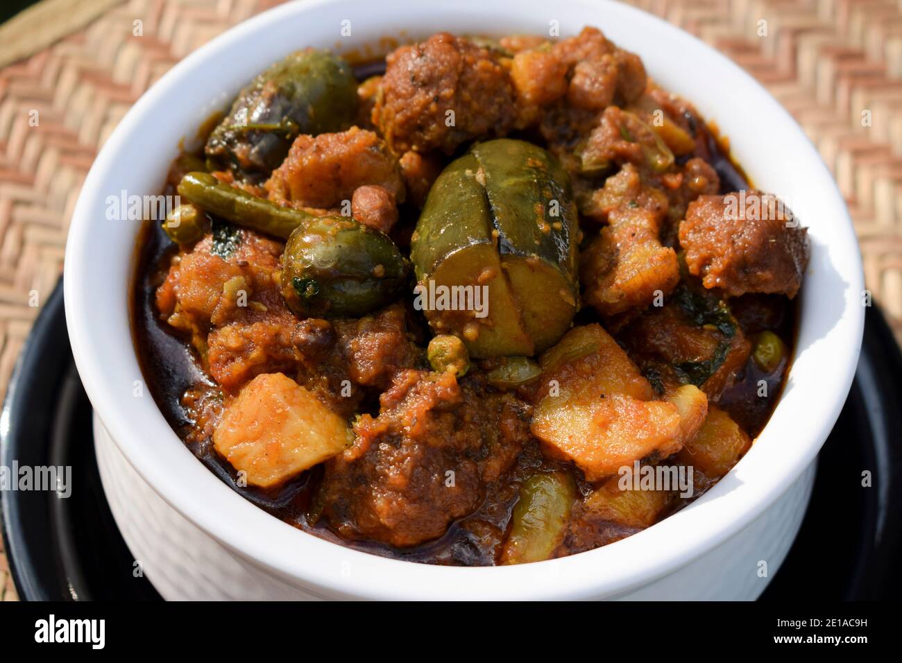 Raw v cooked vegetables hi-res stock photography and images - Alamy