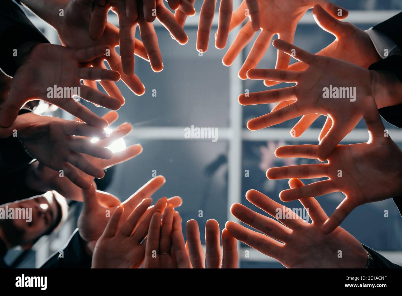 Teambuilding circle hi-res stock photography and images - Alamy