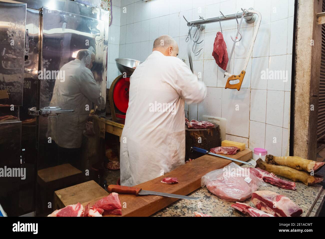 Man chopping meat at meat market hi-res stock photography and images ...