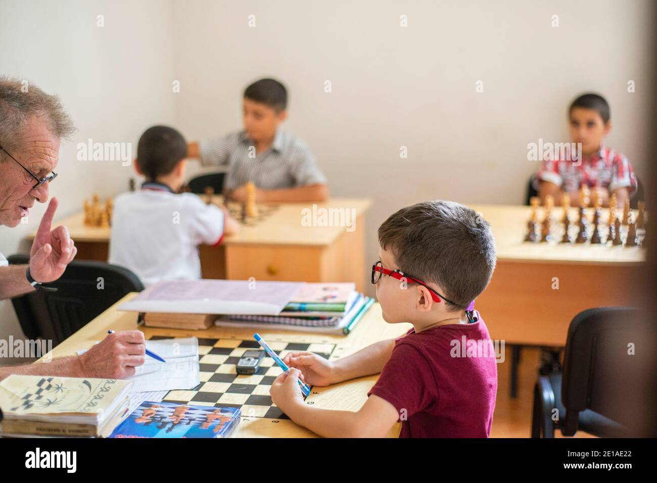 School children play game chess hi-res stock photography and images - Alamy