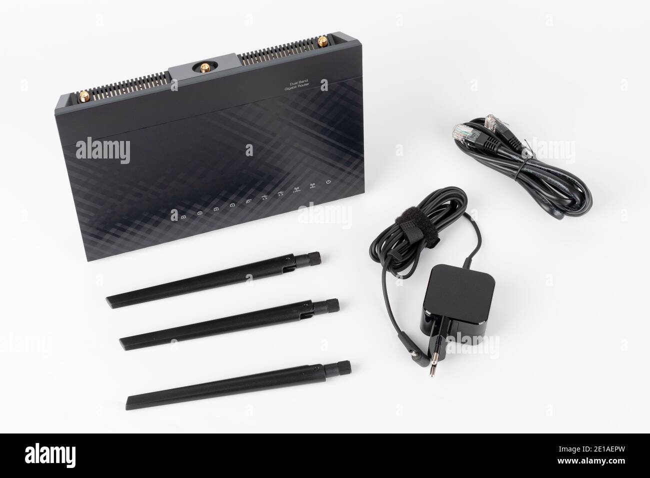 Wifi router , power cable, network cable, three antennas. Wireless ...