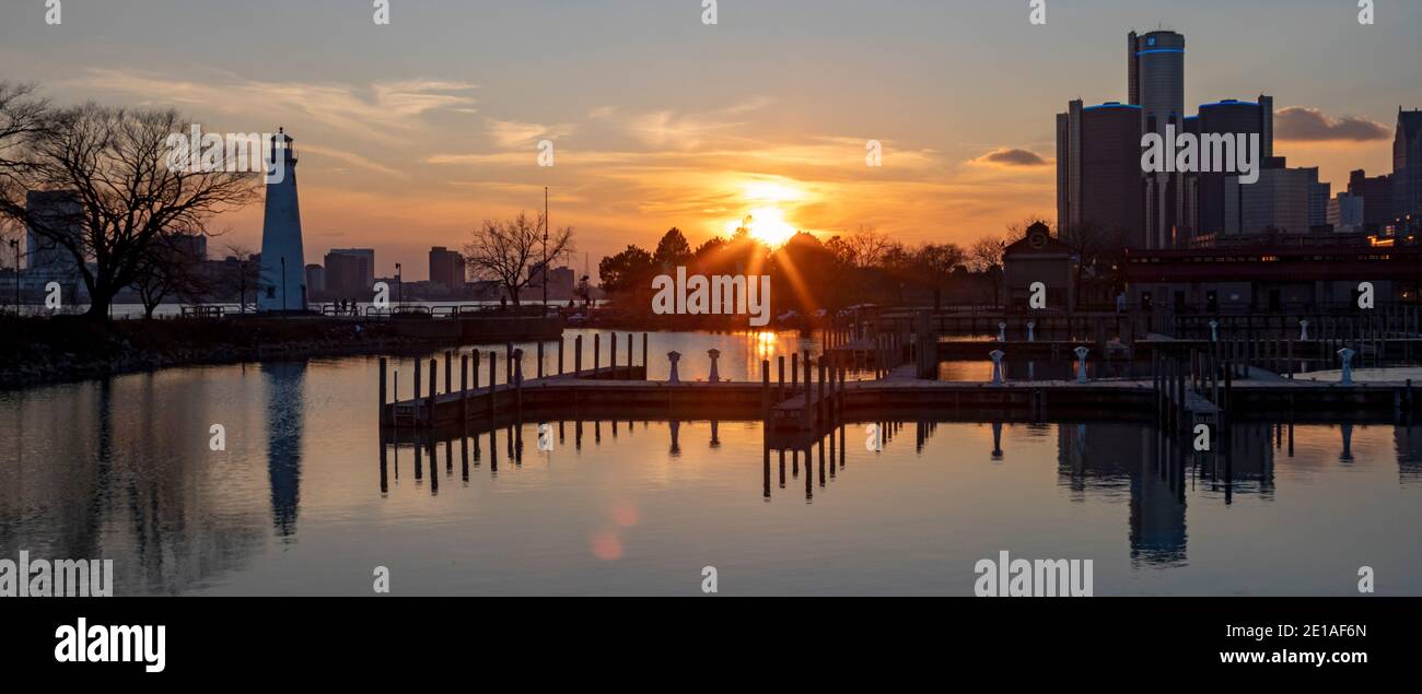 Detroit, Michigan - Winter sunset over the Detroit River at Milliken ...