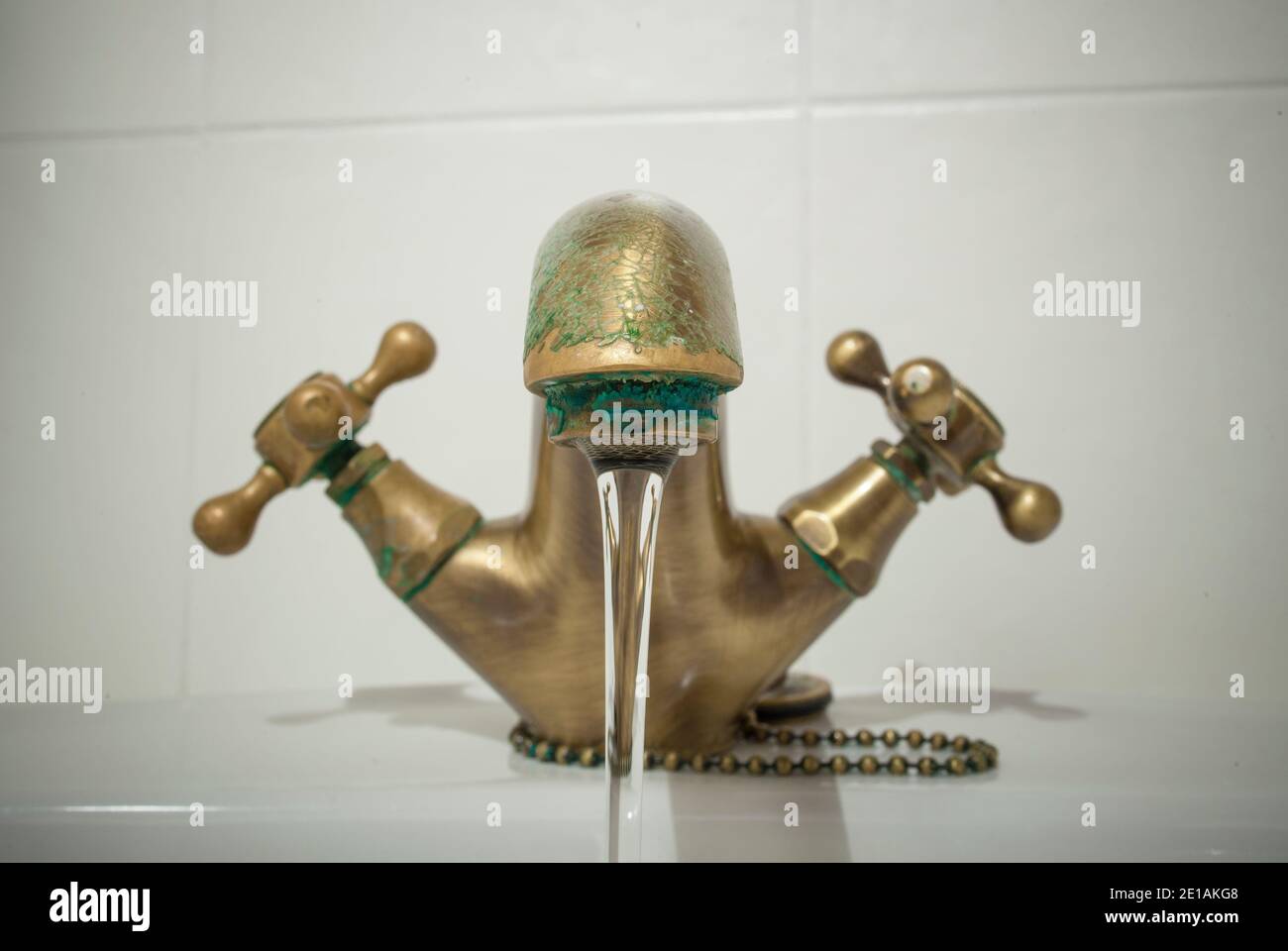 Vintage style faucet hi-res stock photography and images - Alamy