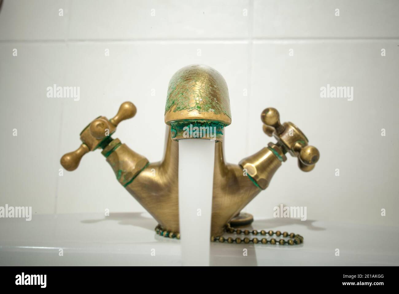 Vintage style faucet hi-res stock photography and images - Alamy
