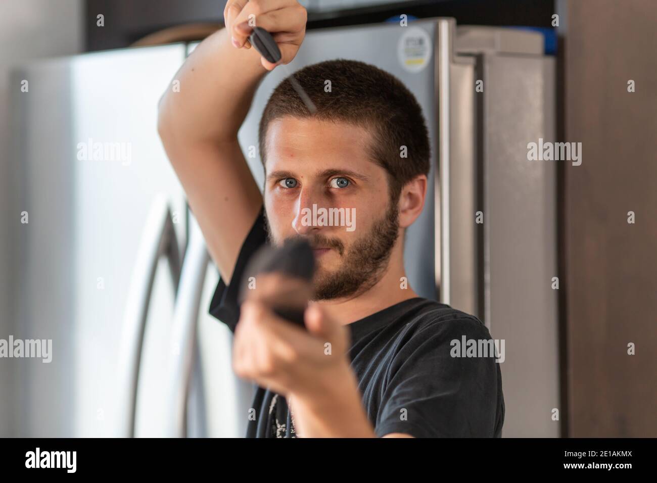 Cutting something in half hi-res stock photography and images - Alamy