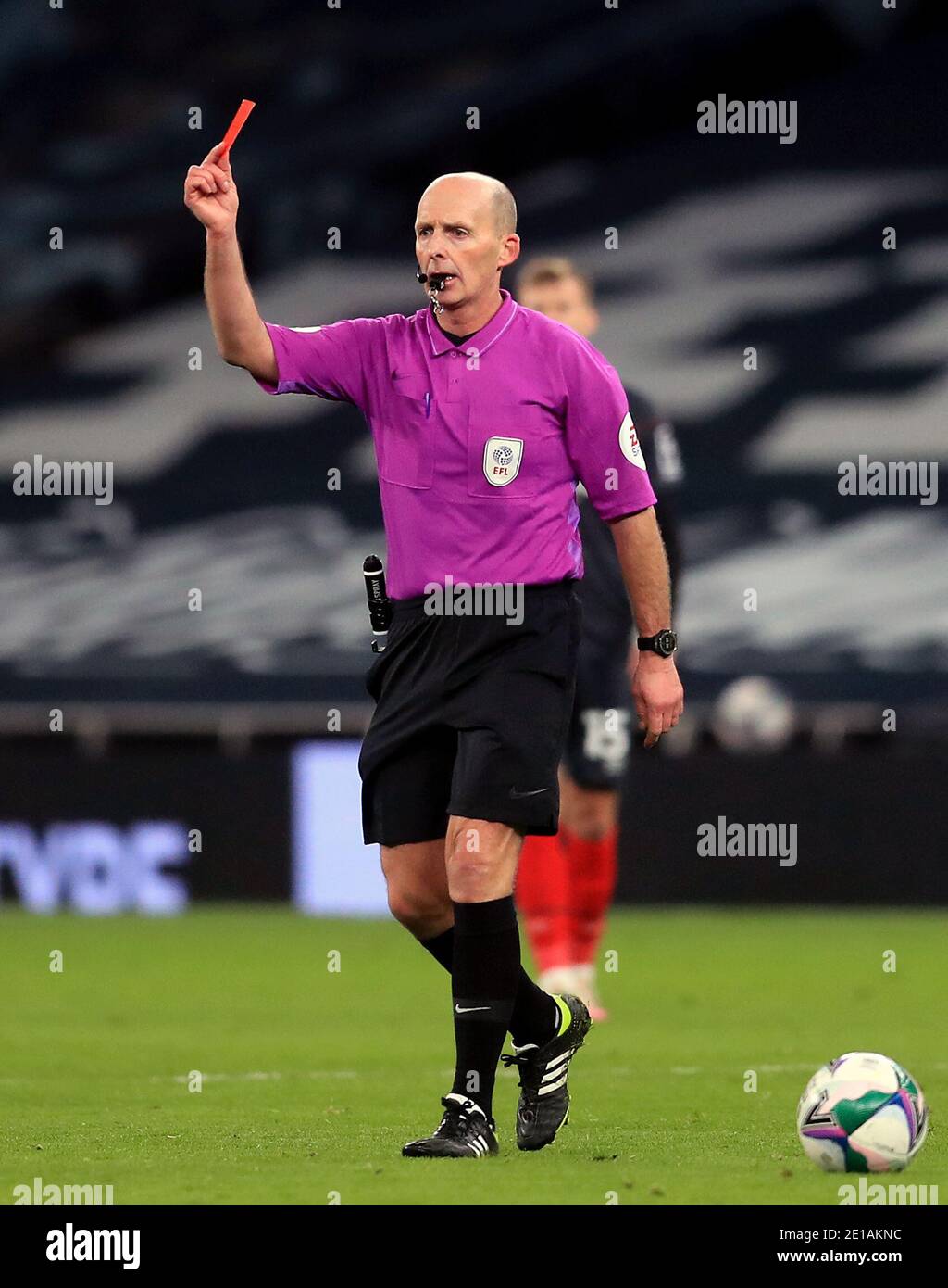 Mike dean red card hi-res stock photography and images - Alamy