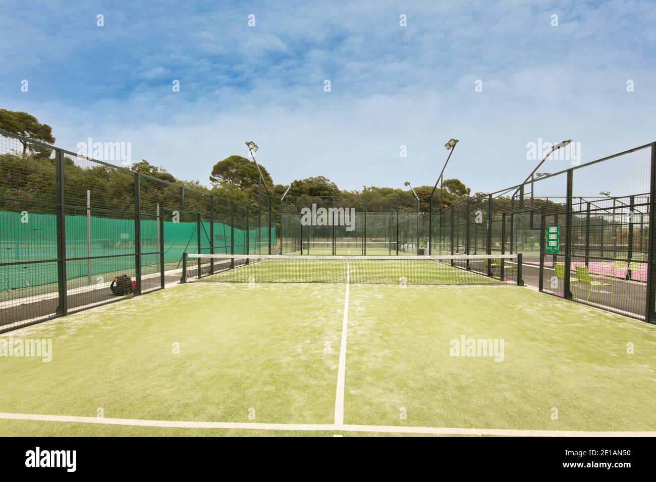 Green tennis court hi-res stock photography and images - Alamy