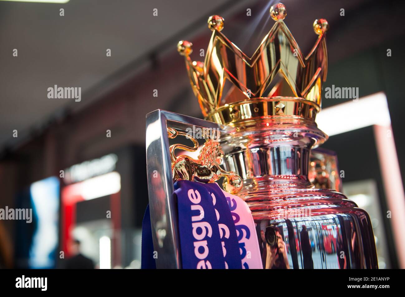 Premier league trophy hi-res stock photography and images - Alamy