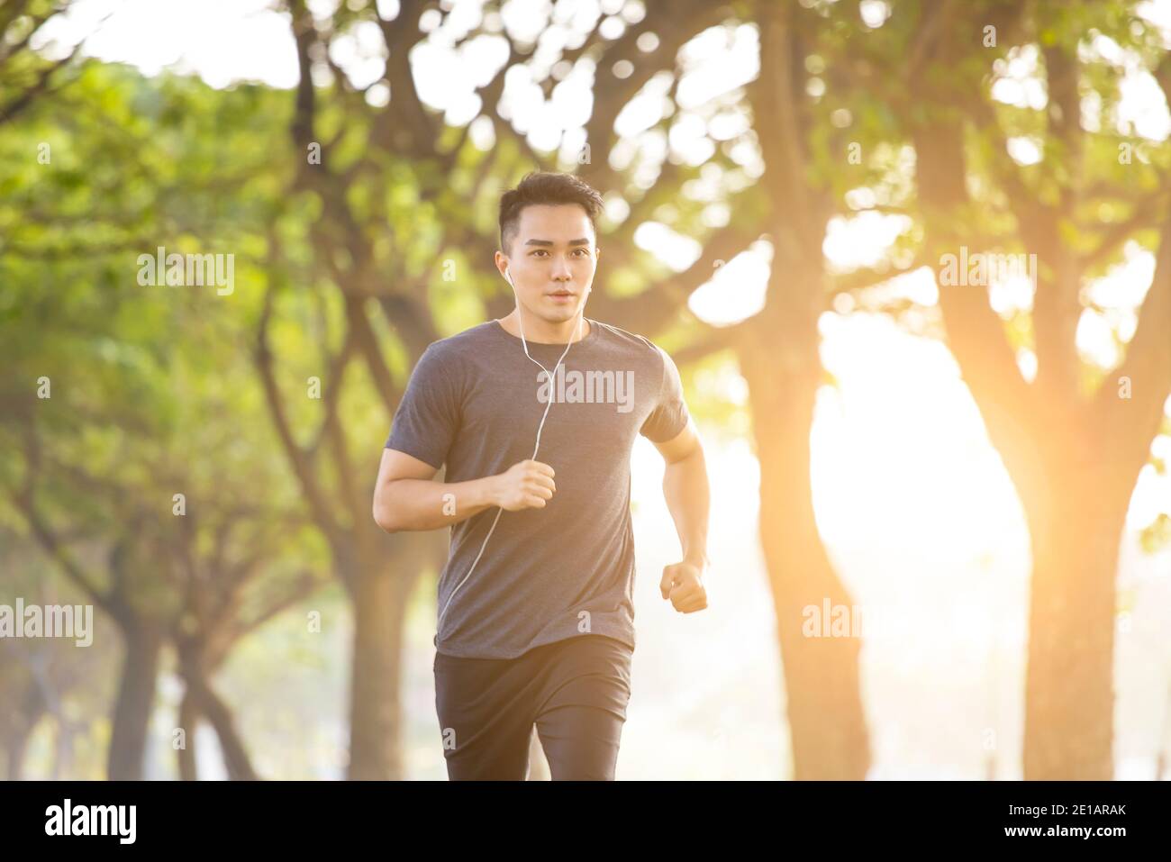 Green running man hi-res stock photography and images - Alamy