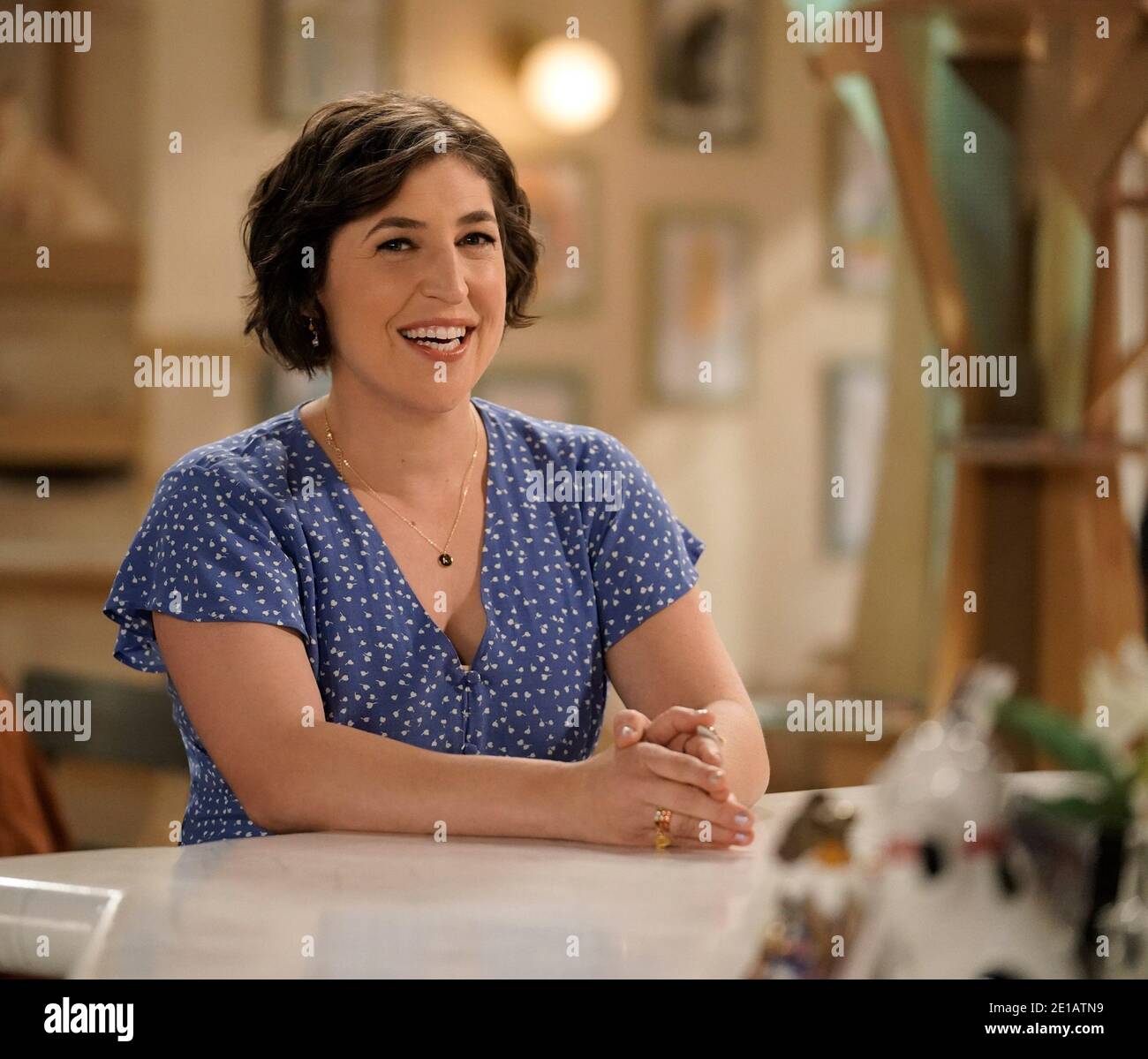 Mayim bialik call me kat hi-res stock photography and images - Alamy