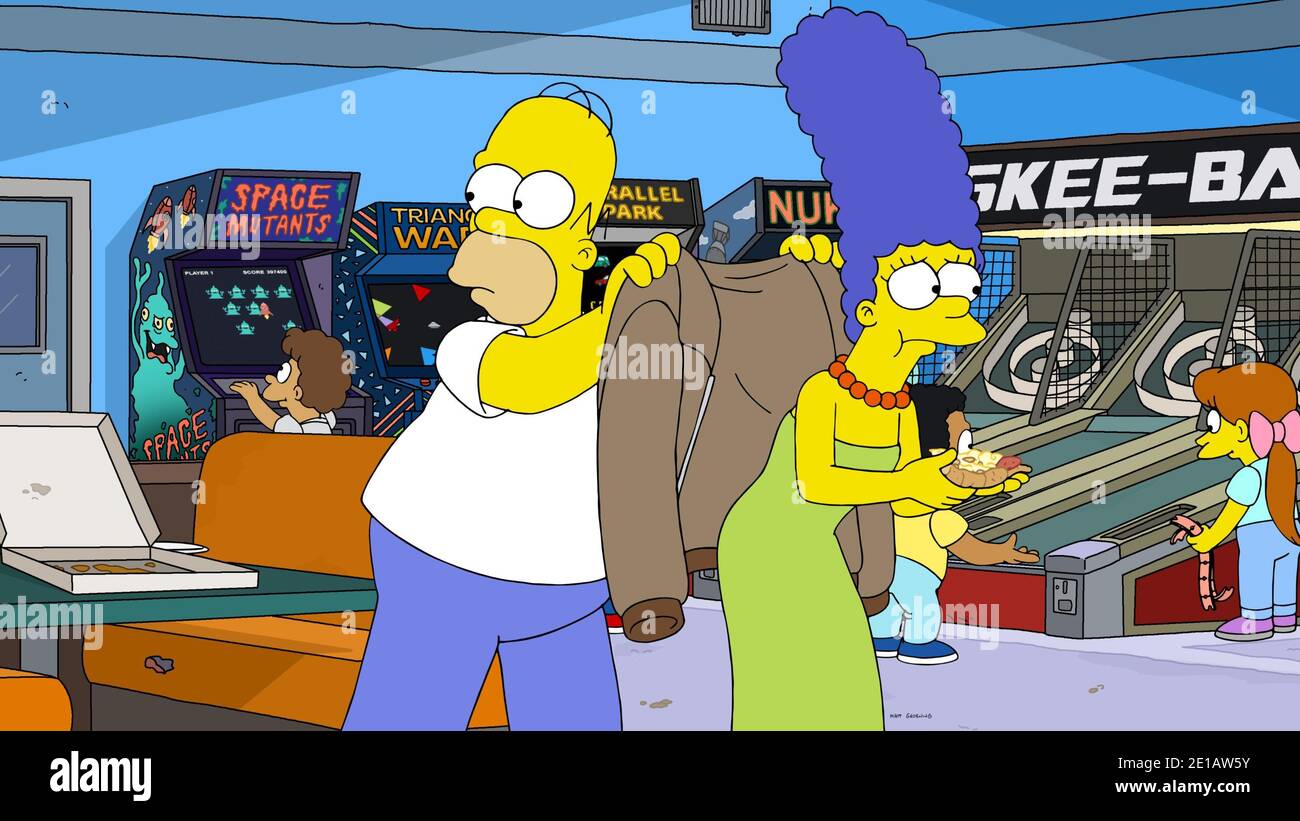 THE SIMPSONS, from left: Homer Simpson (voice: Dan Castellaneta), Marge ...