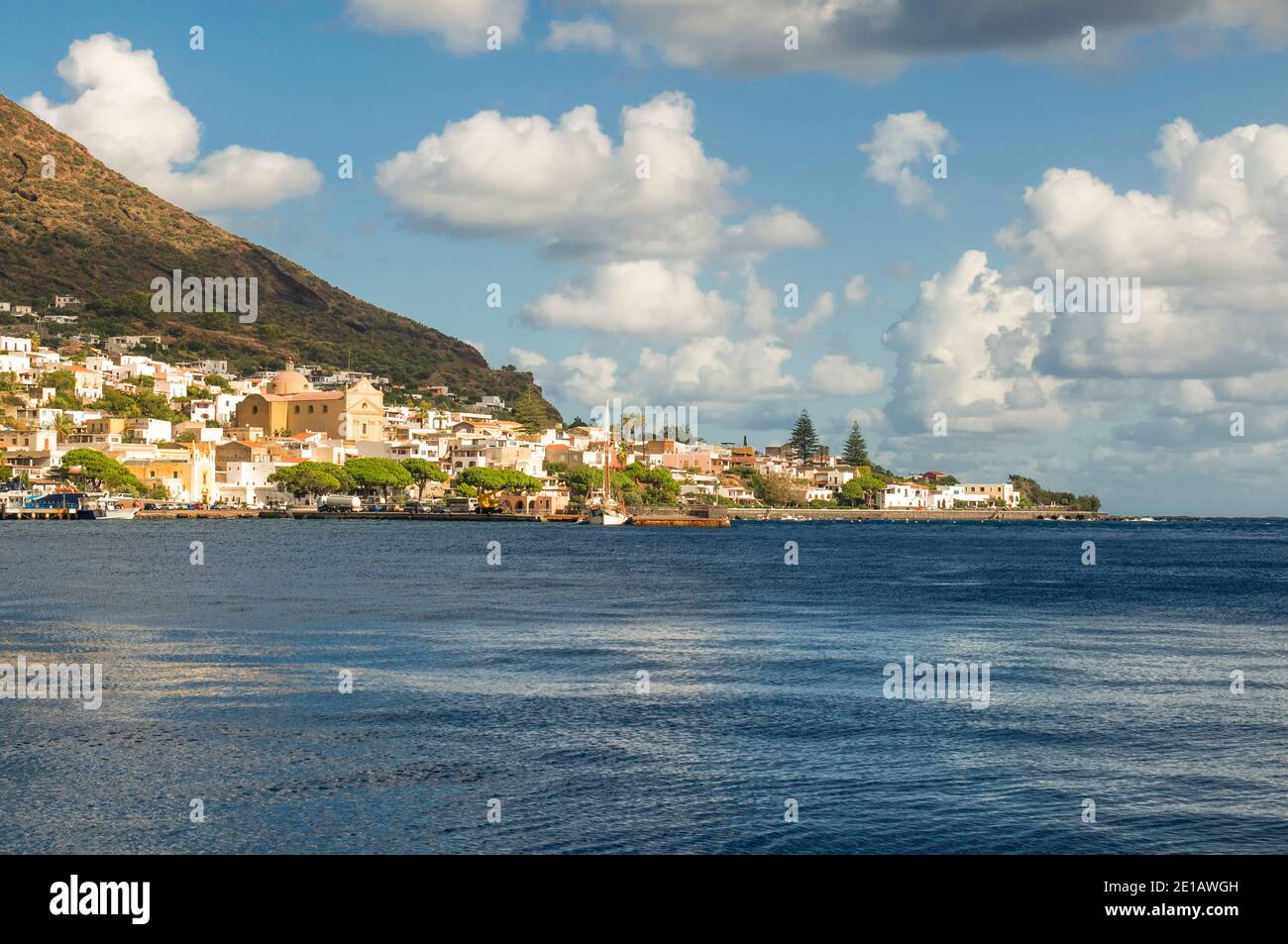 Volcano island salina hi-res stock photography and images - Alamy