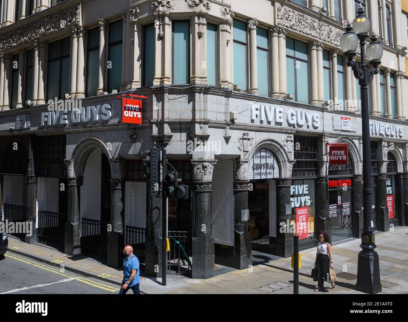 Five guys london hi-res stock photography and images - Alamy