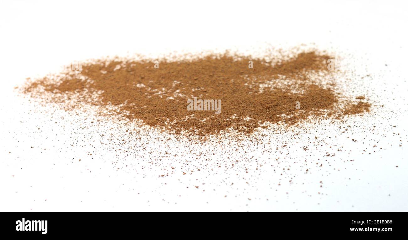 cinnamon powder isolated on a white background Stock Photo - Alamy