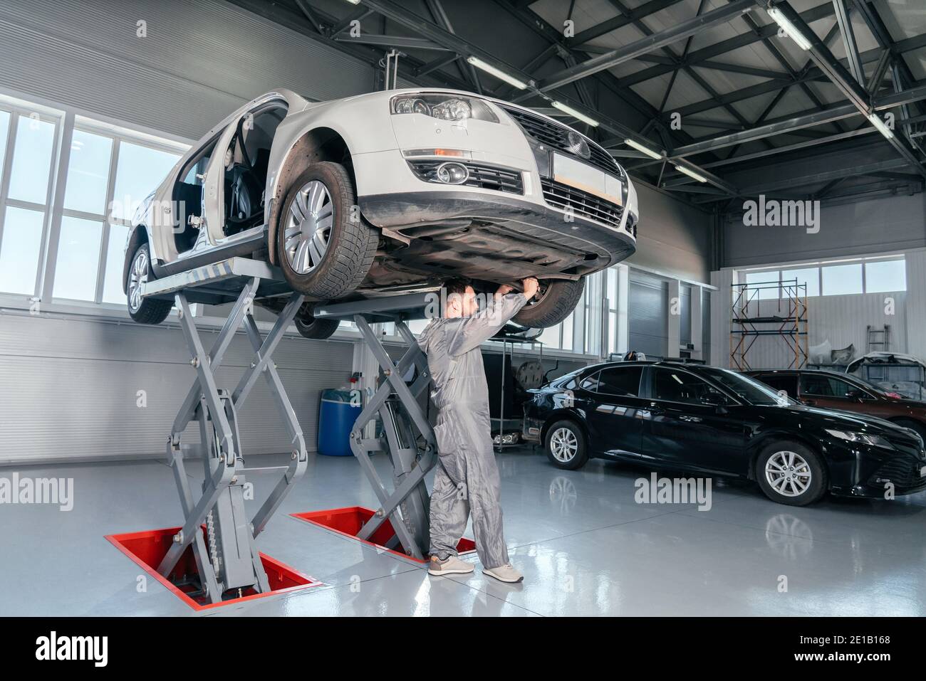 Car lift failure hi-res stock photography and images - Alamy