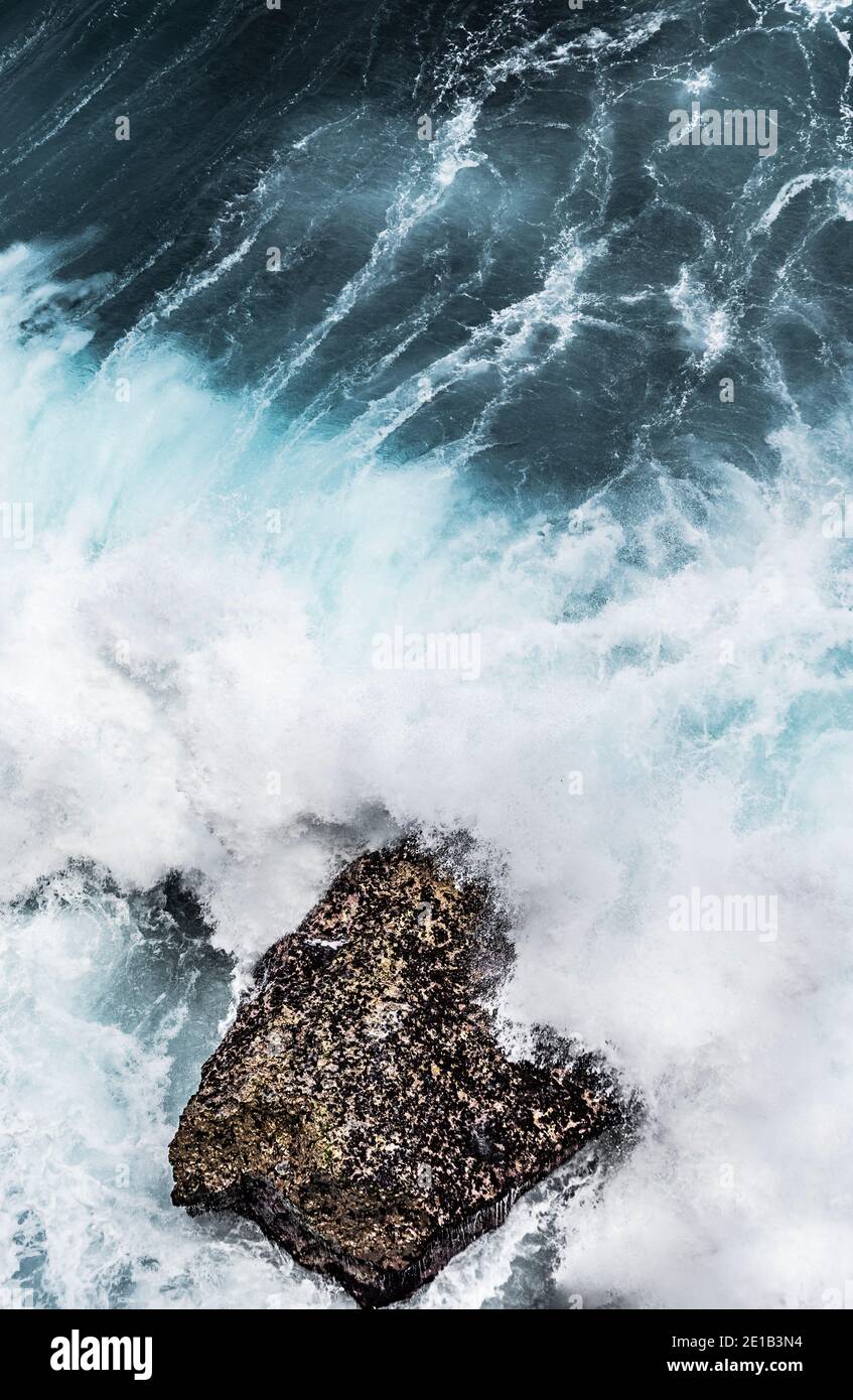Strong waves hi-res stock photography and images - Alamy