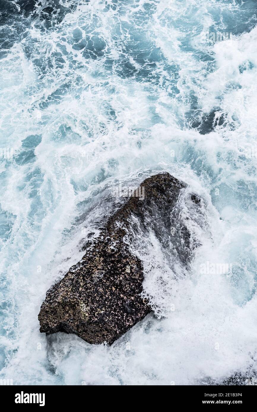 Strong waves crashing onto rocks Stock Photo - Alamy