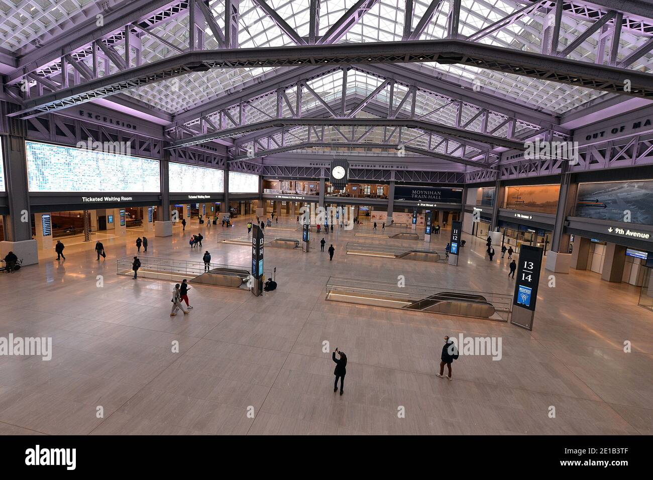 5 foot way hi-res stock photography and images - Alamy