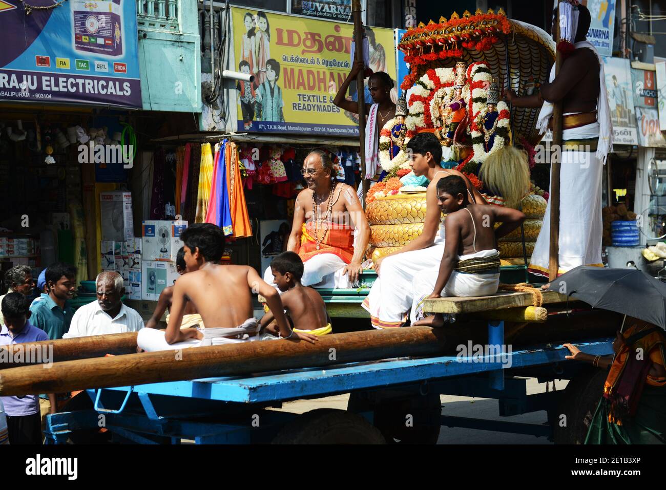 Temple car hi-res stock photography and images - Alamy