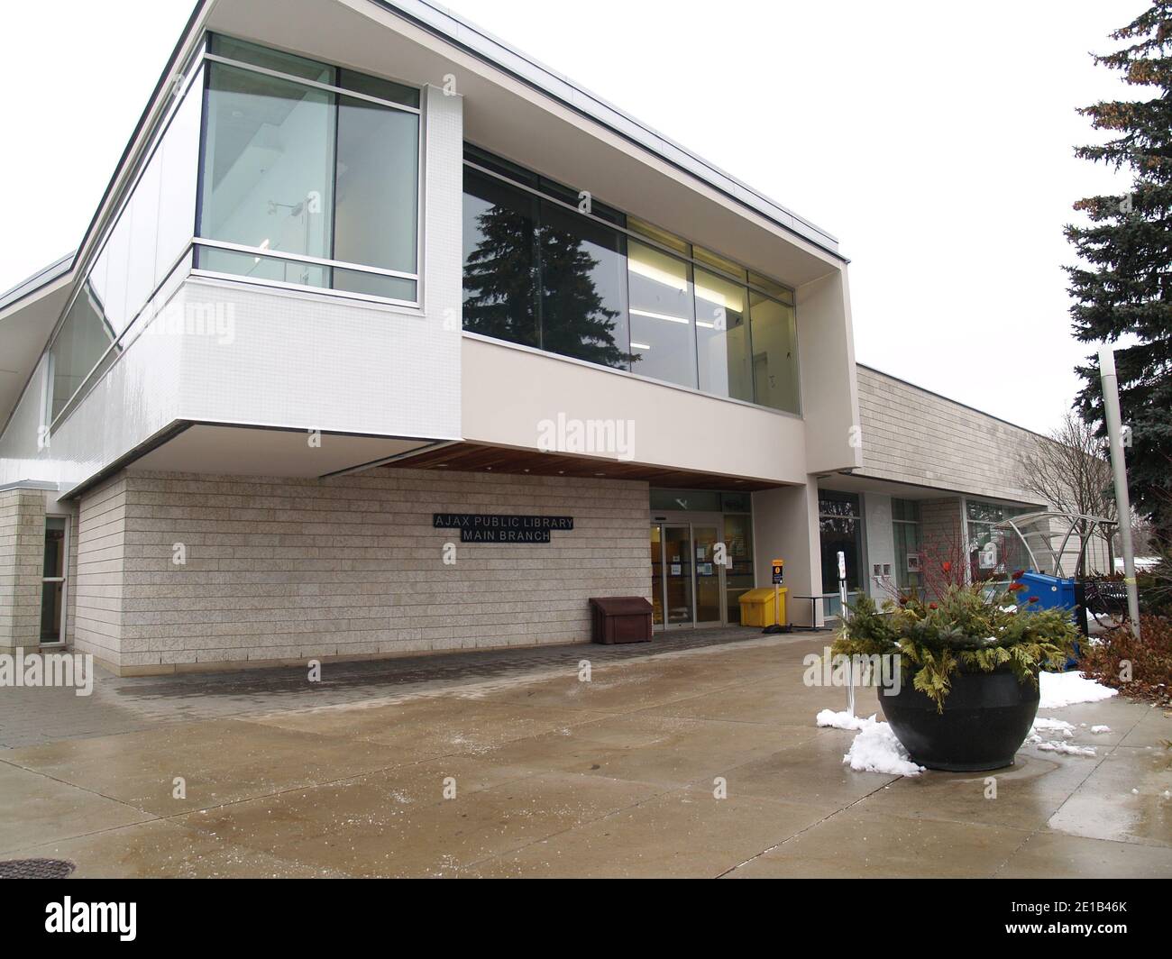 War memorial hall ontario hi-res stock photography and images - Alamy