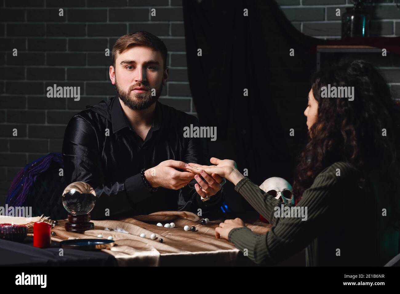 Clairvoyant telling client her future Stock Photo - Alamy