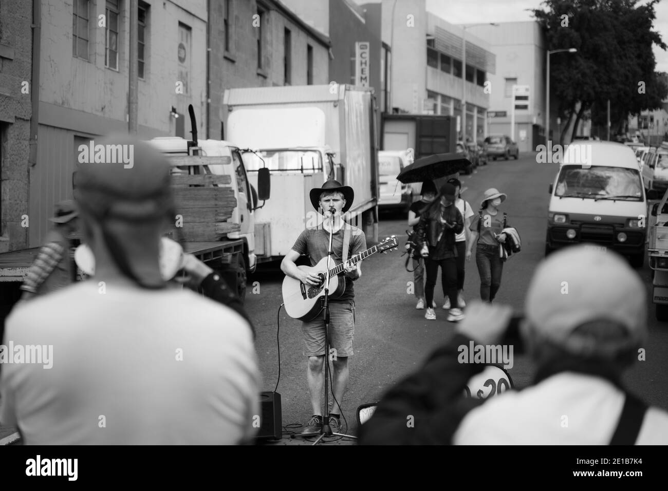 Street singer at Salamanca Market Stock Photo - Alamy