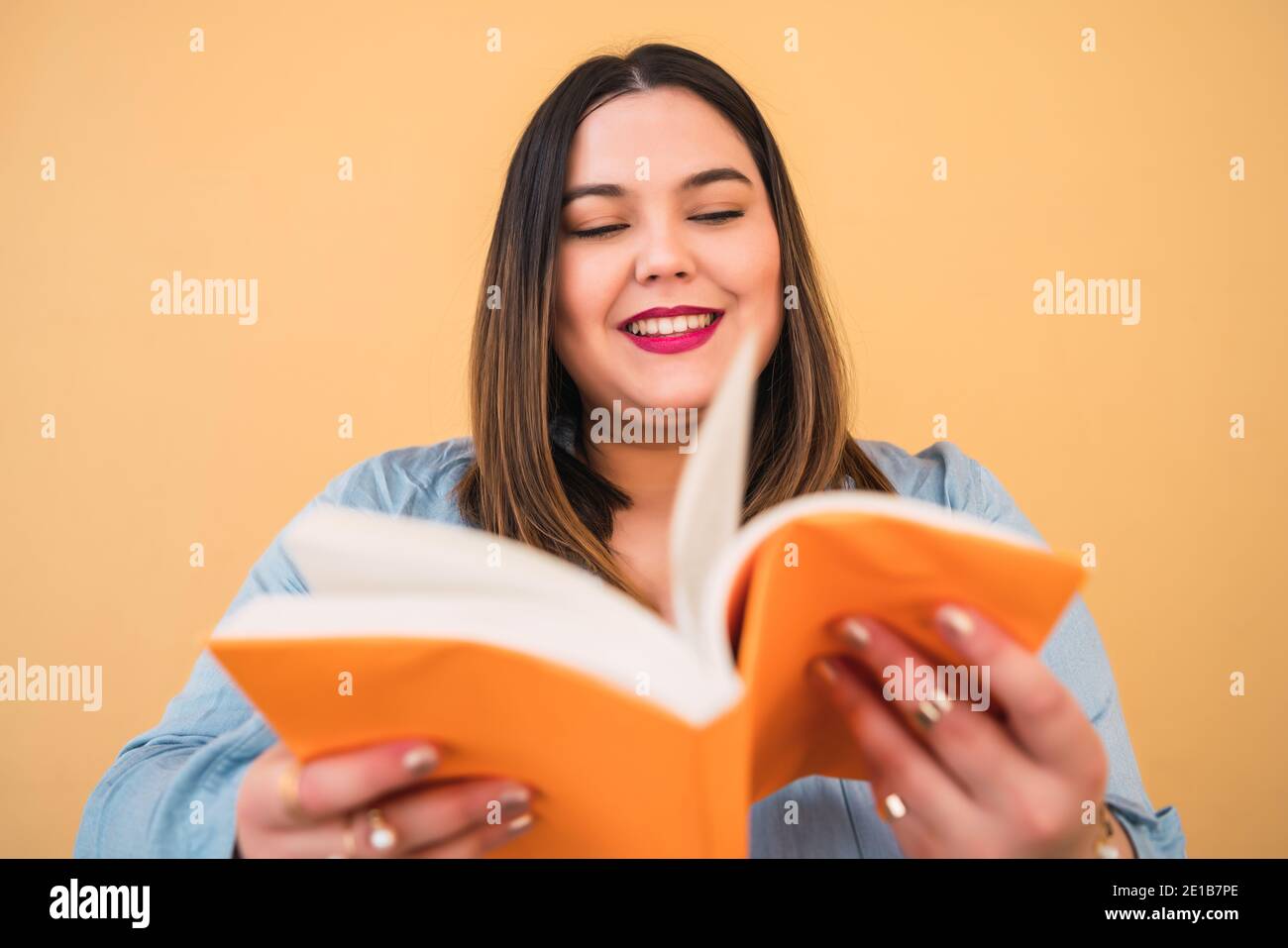Curvy figure hi-res stock photography and images - Alamy