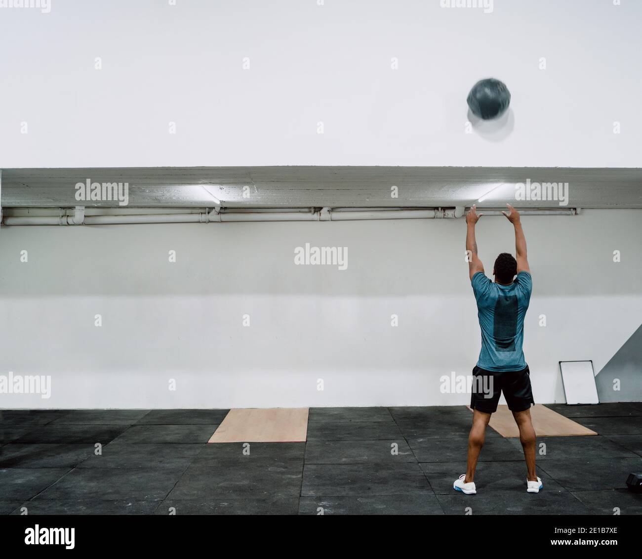 Crossfit athlete doing exercise with ball Stock Photo - Alamy