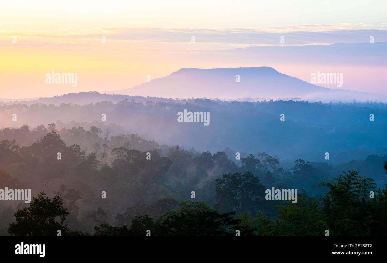 Mountain range covered with fog hi-res stock photography and images - Alamy