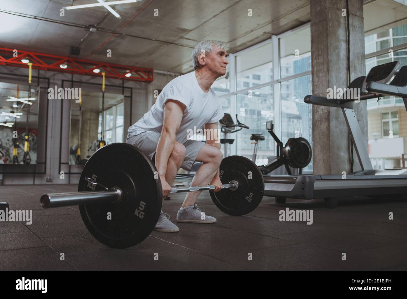 Deadlift man gym hi-res stock photography and images - Alamy