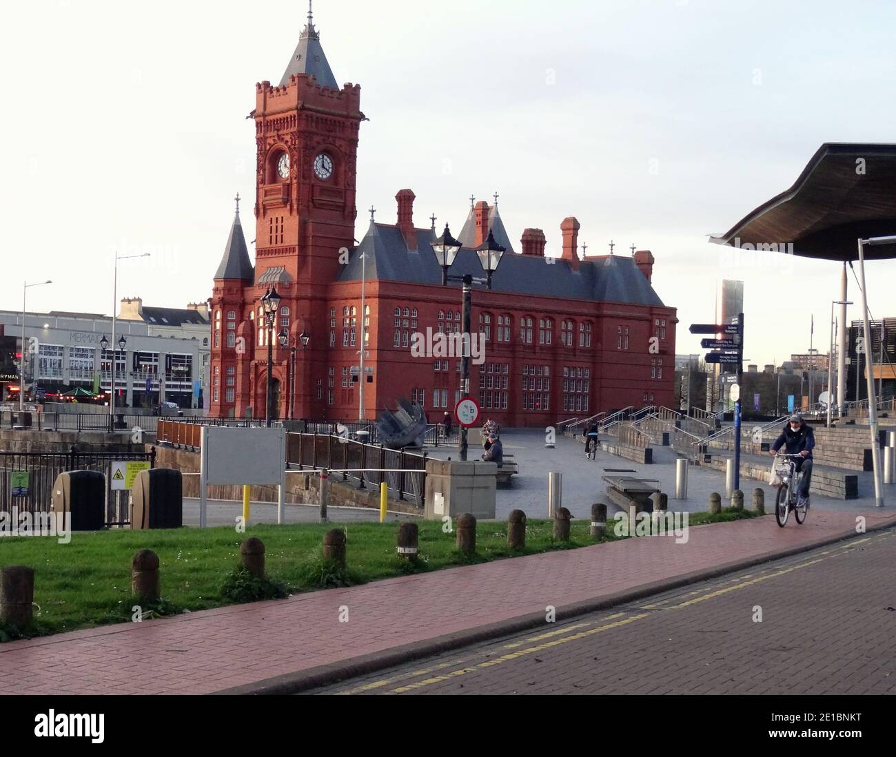 Cardiff bay beach hi-res stock photography and images - Alamy