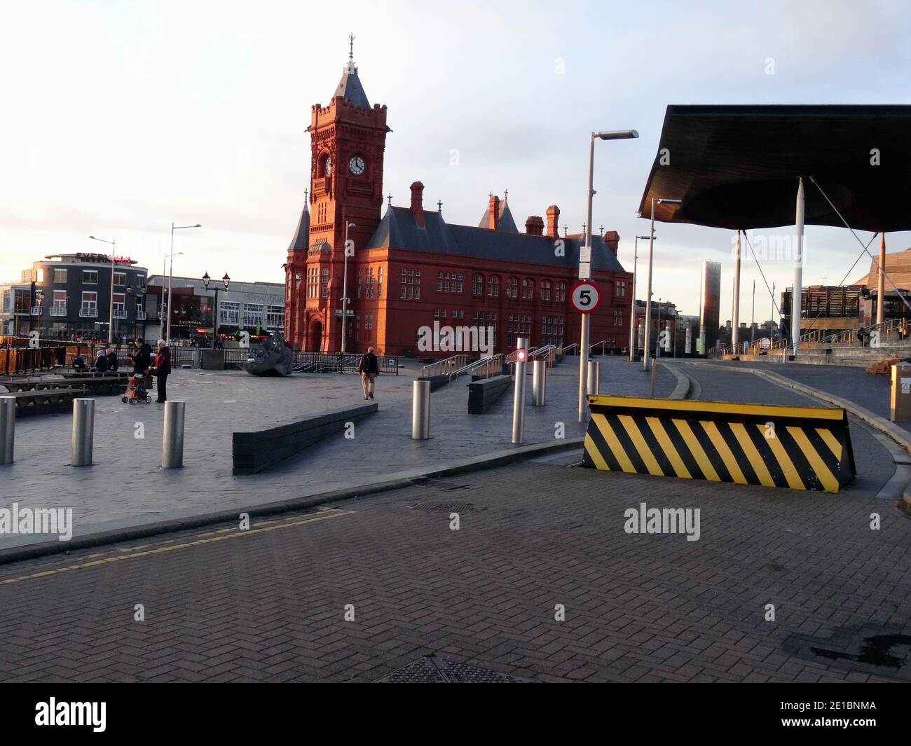 Cardiff bay beach hi-res stock photography and images - Alamy