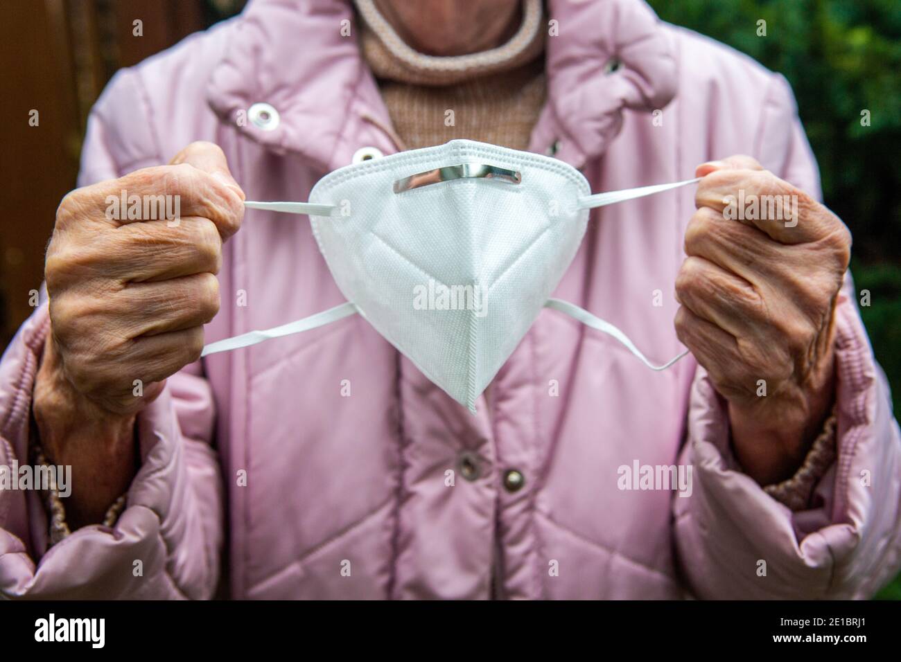Hands holding face mask hi-res stock photography and images - Alamy