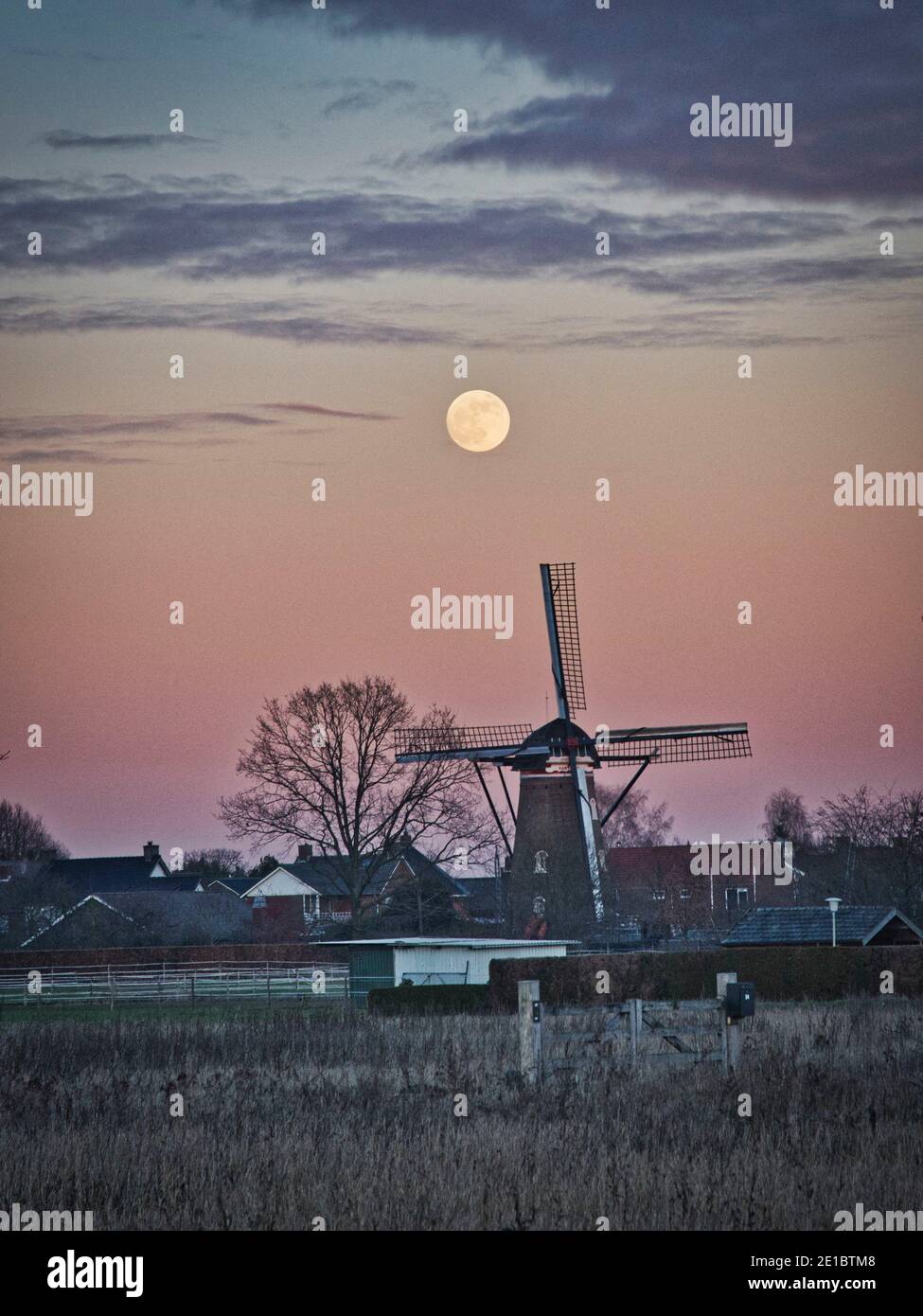 Moon and windmill hi-res stock photography and images - Alamy