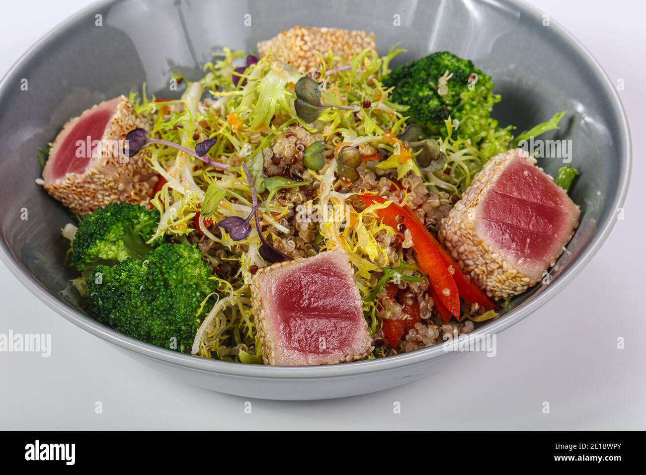 Nicoise salad with roasted tuna fish Stock Photo - Alamy
