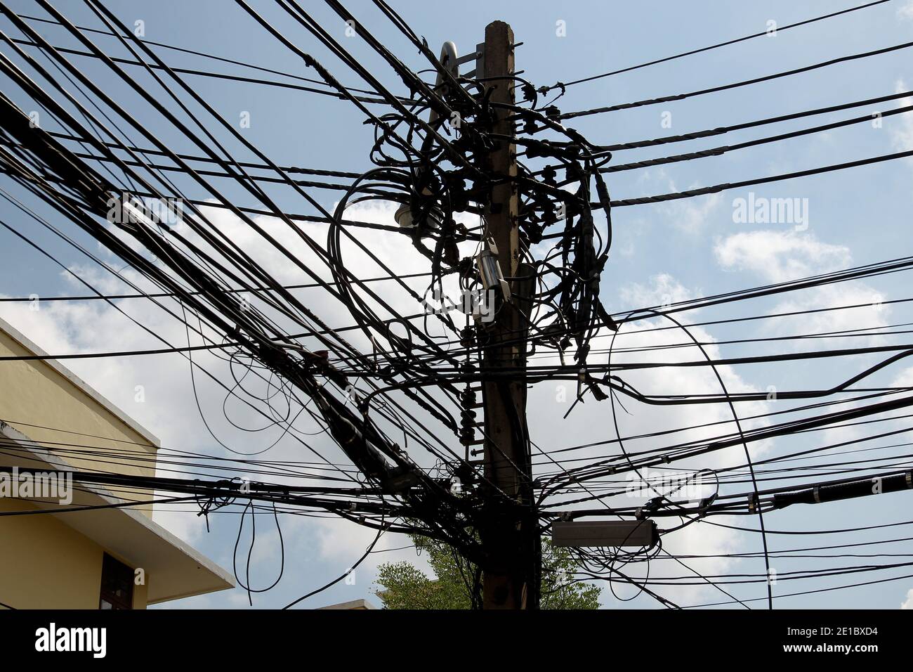 Unsafe electrical wiring hi-res stock photography and images - Alamy