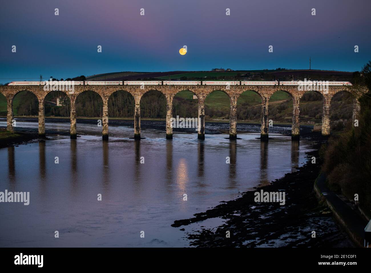 Lner azuma on viaduct hi-res stock photography and images - Alamy