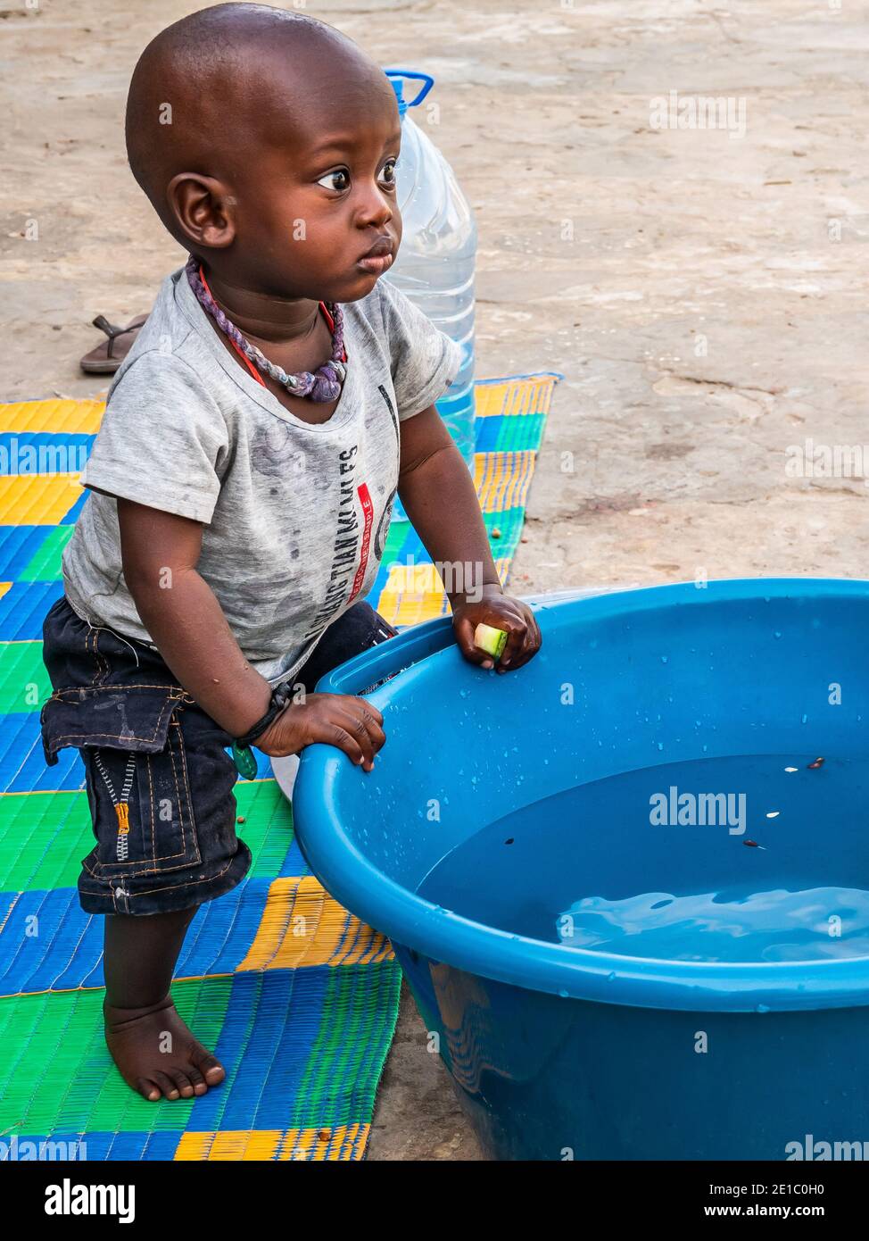 Bathing in a basin hi-res stock photography and images - Alamy