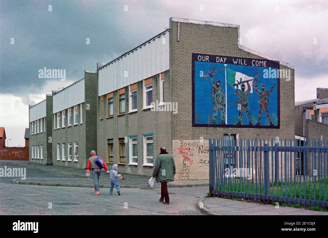 1980s house exterior hi-res stock photography and images - Alamy