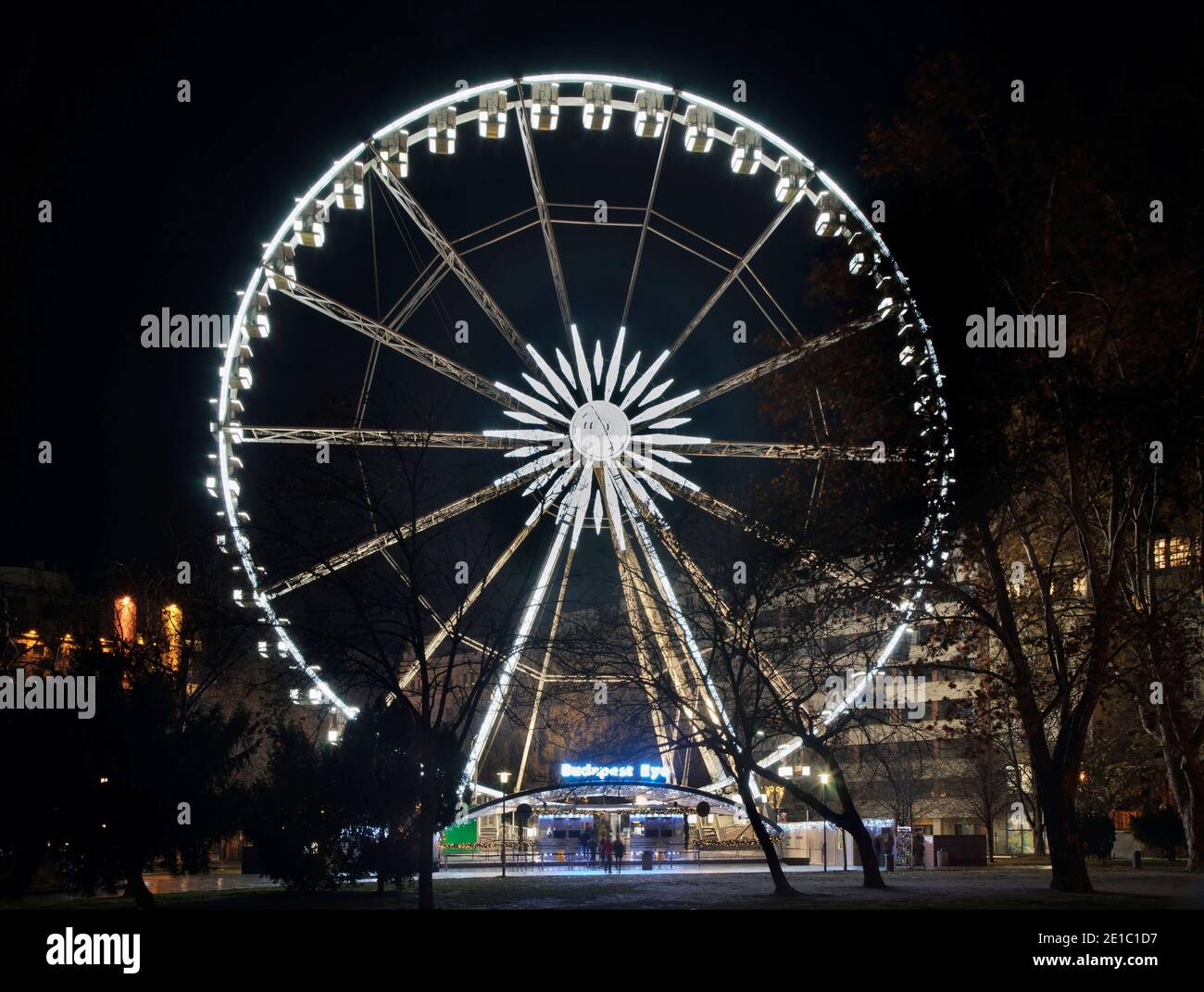 Budapest eye (Sziget eye) - Ferris wheel at Erzsebet square in Budapest ...