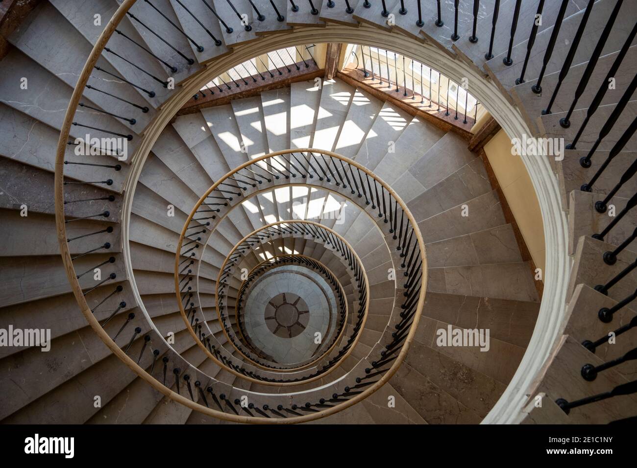 Vintage staircase interior hi-res stock photography and images - Alamy