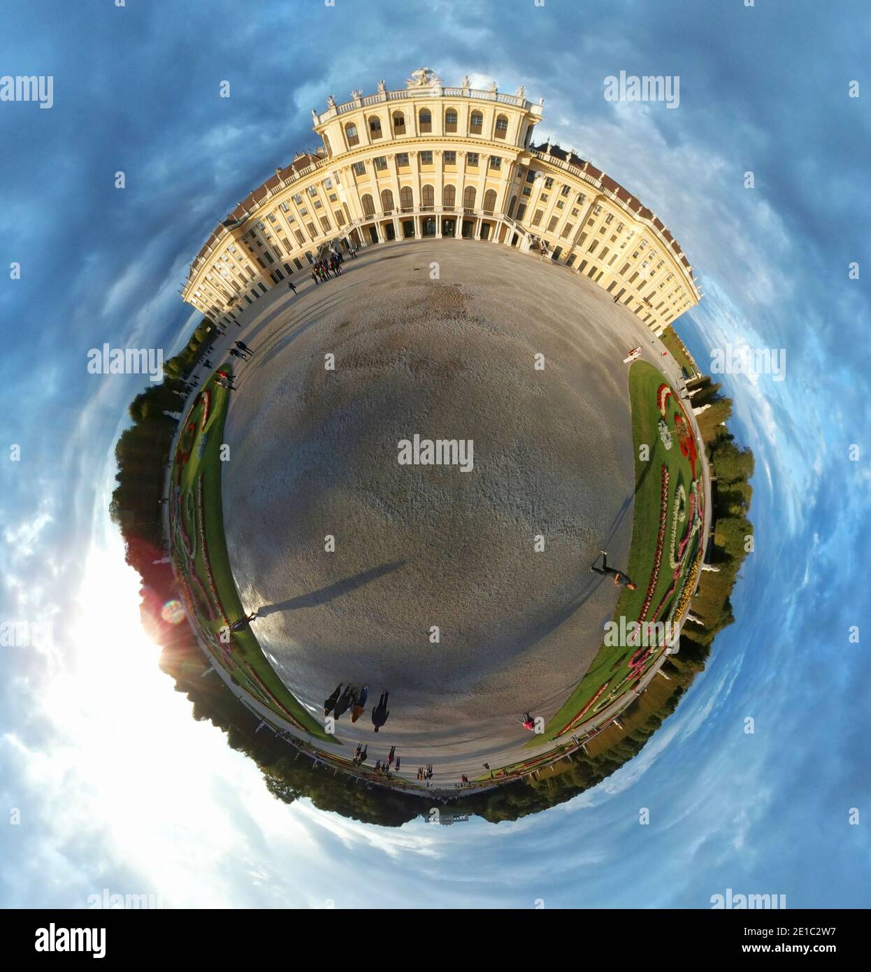 full circle-Panorama: Schloss Schoenbrunn, Wien, Oesterreich/ Vienna ...