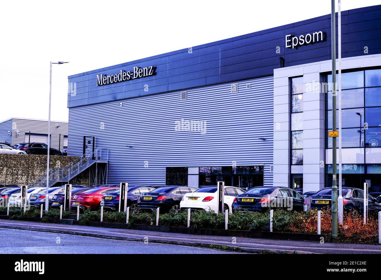 Mercedes benz car showroom hi-res stock photography and images - Alamy