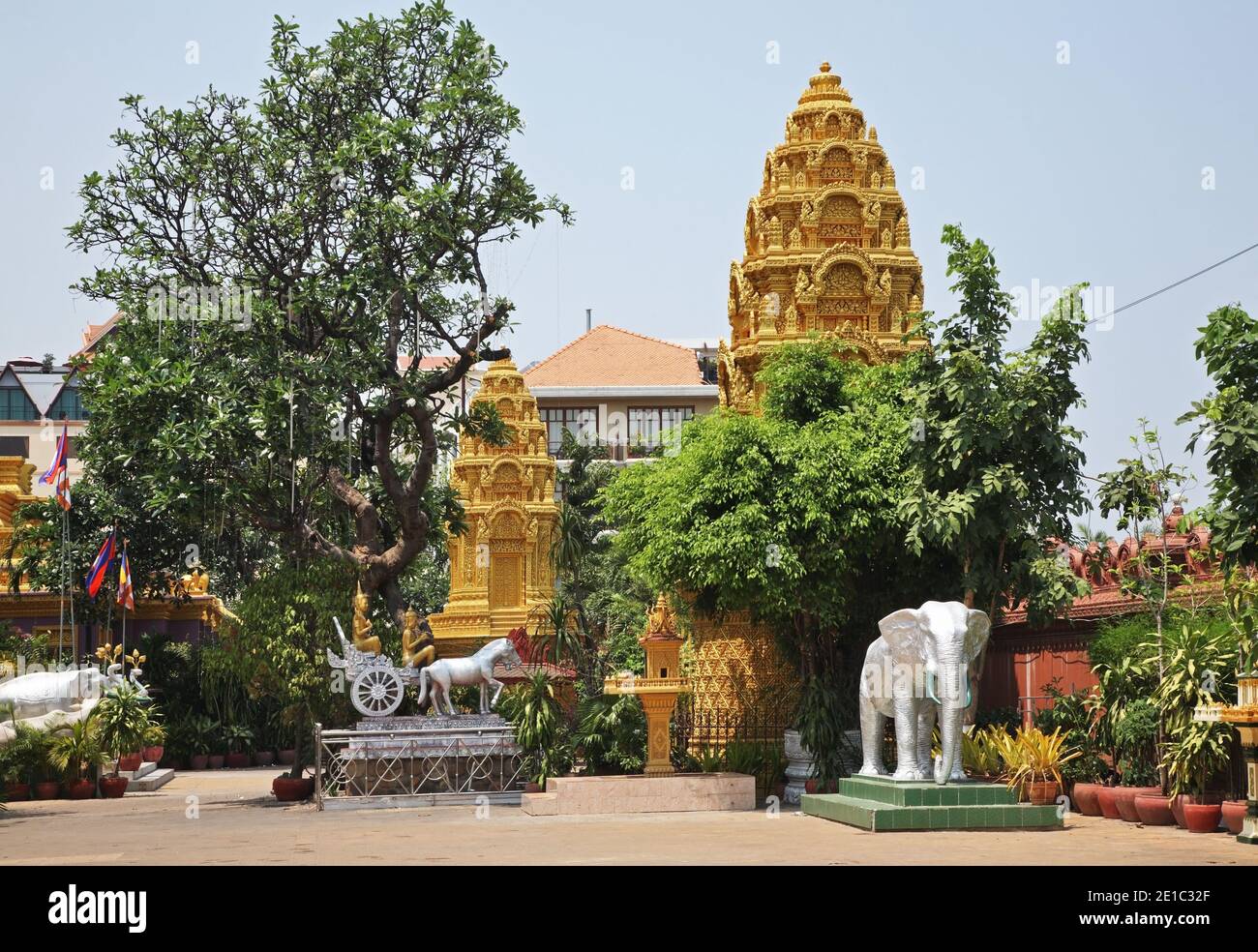 Wat Ounalom (Unnalom) temple in Phnom Penh. Cambodia Stock Photo - Alamy