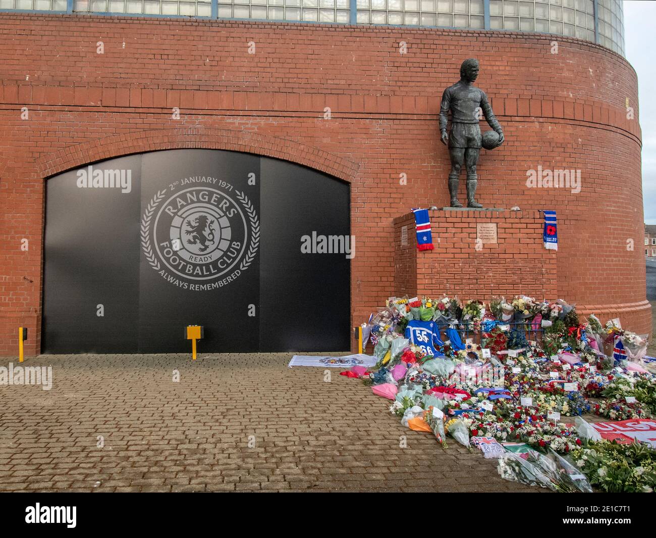 Glasgow, Scotland, UK. 3rd January 2021: Local people, family, fans and ...