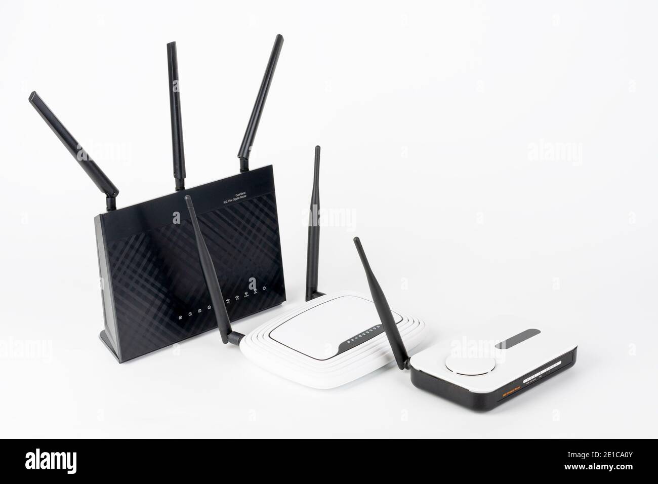 Three Wi-Fi routers, wireless devices with one, two and three antennas ...